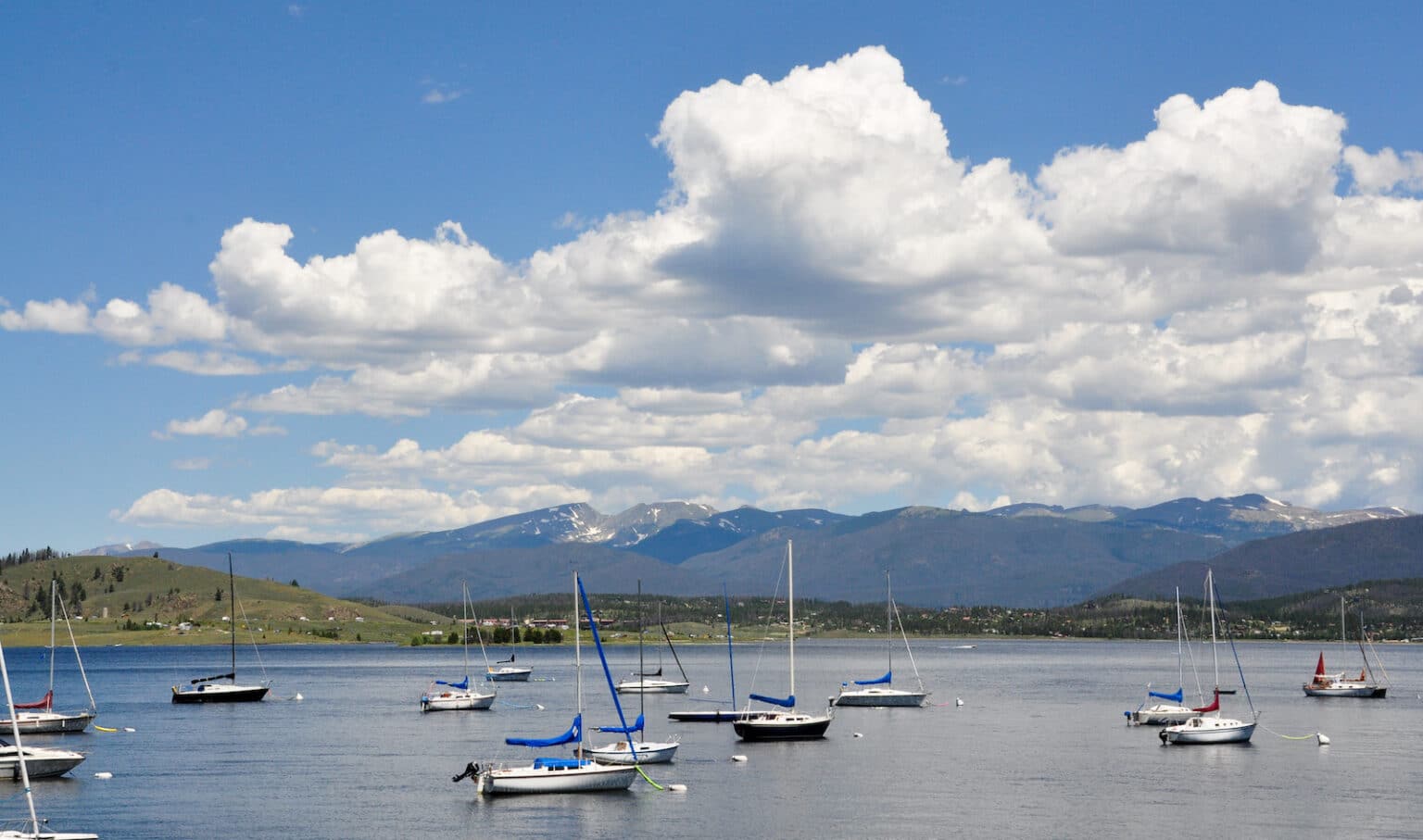 12 Big Lakes with Boat Rentals near Denver - Uncover Colorado