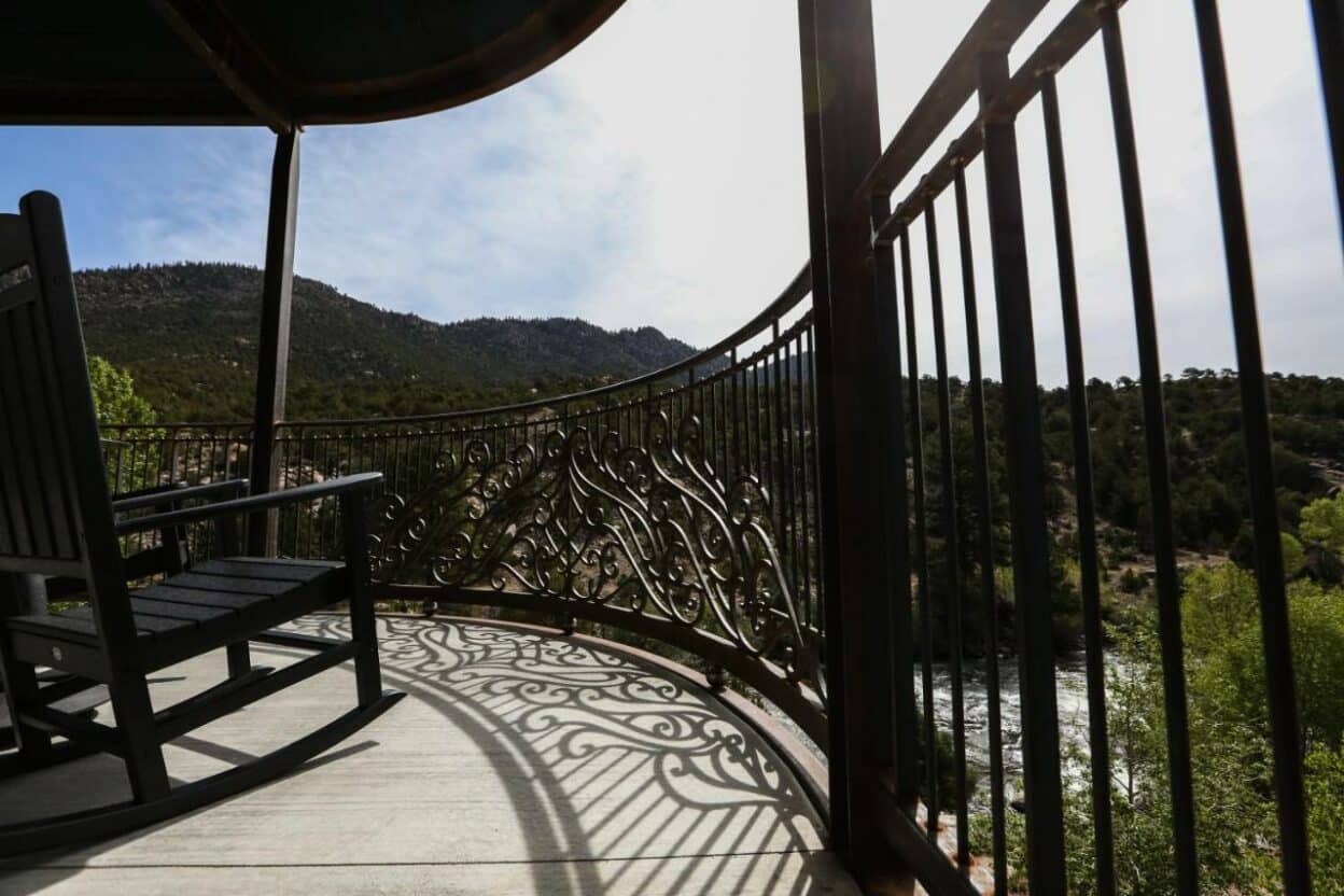 Surf Hotel & Chateau - Buena Vista, CO | 3-Star Boutique Accommodation ...