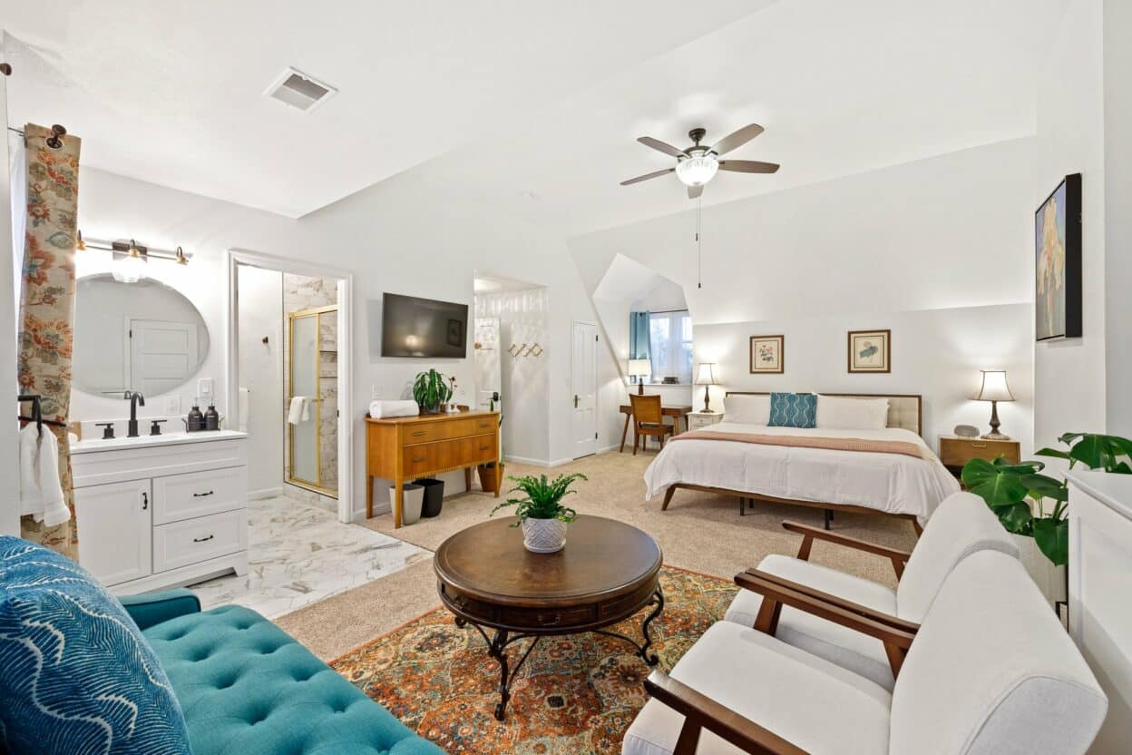 Flora House Denver - CO | Bed & Breakfast - Uncover Colorado